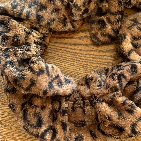 Lexi york | Accessories | Lexi York Leopard Print Scarf | Poshmark